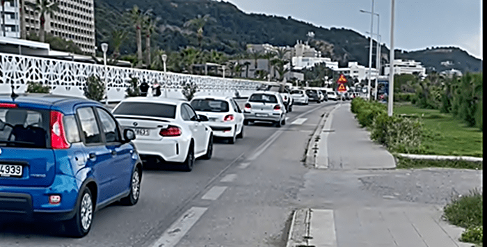 Η επιτυχία συνεχίζεται ! Ατελείωτες ουρές στην Ιξιά και ατελείωτη...μιζέρια